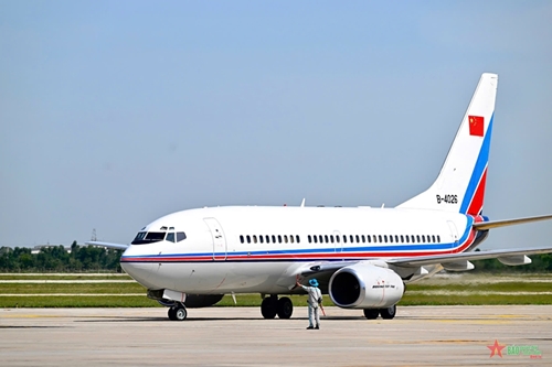 Chinese CMC’s vice chairman arrives in Hanoi for official Vietnam visit