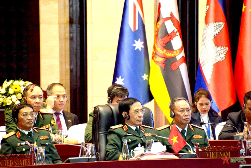 Vietnamese Defense Minister emphasizes expanded defense cooperation in ...