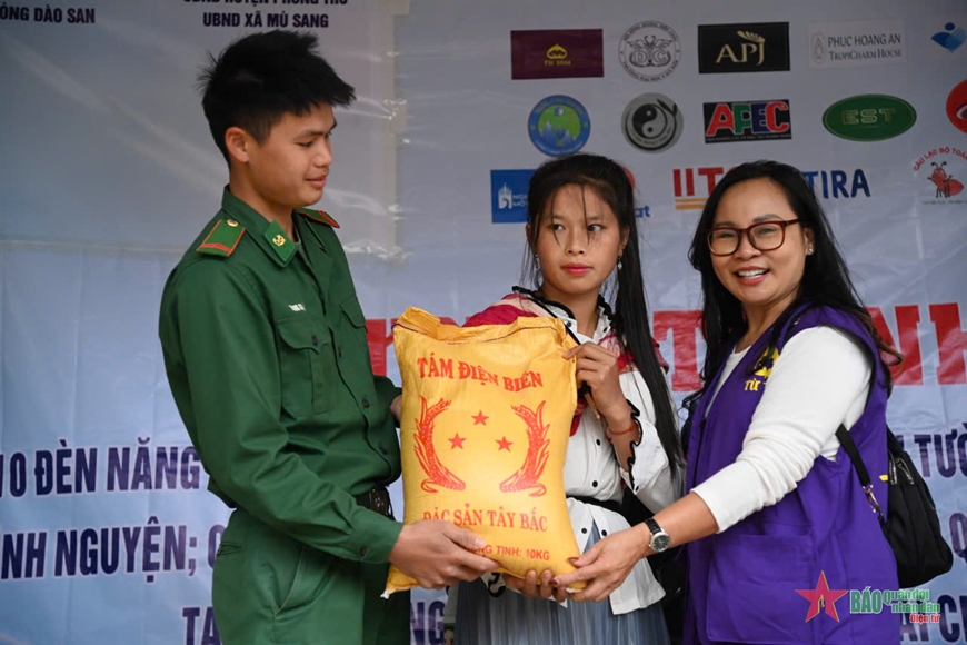 Lai Chau Border Guard Command provides free health check-ups for people ...