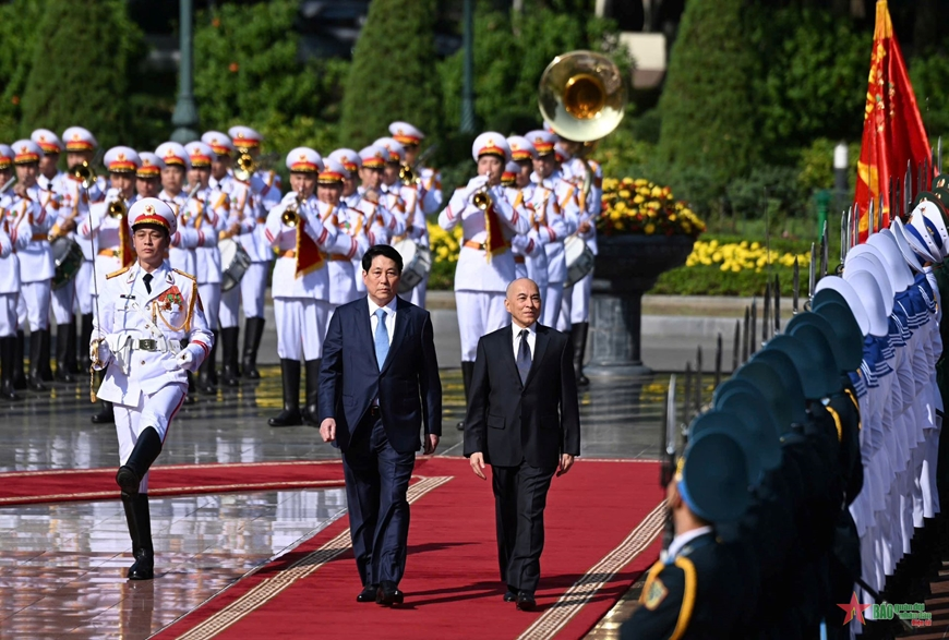 State President hosts welcome ceremony for Cambodian King