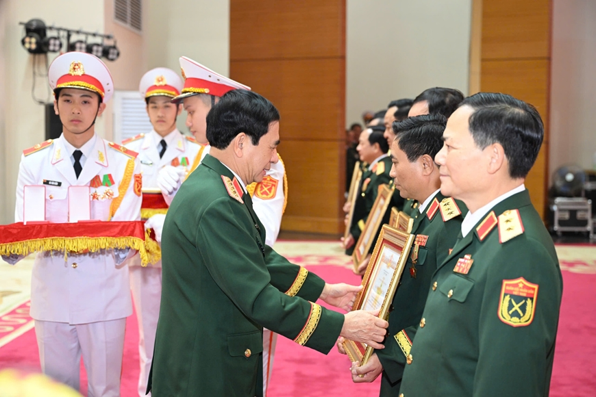 High-ranking military officers awarded orders