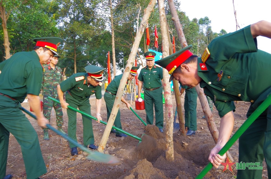 Commando Brigade 429 kicks off tree-planting festival