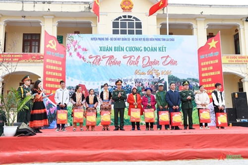 Program featuring military-civilian ties held in Vang Ma Chai