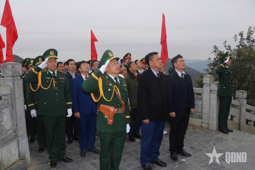 Flag-saluting ceremony held at Lung Cu National Flagpole during Tet
