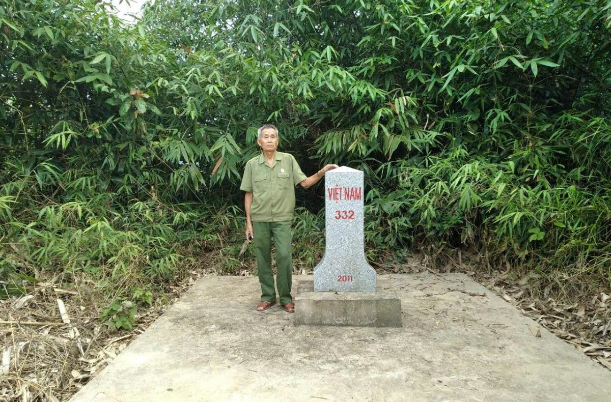 Border man voluntarily protects border markers