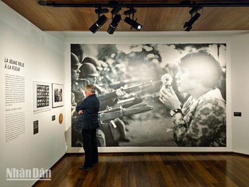 French photographers’ lens bring Vietnamese history to Paris
