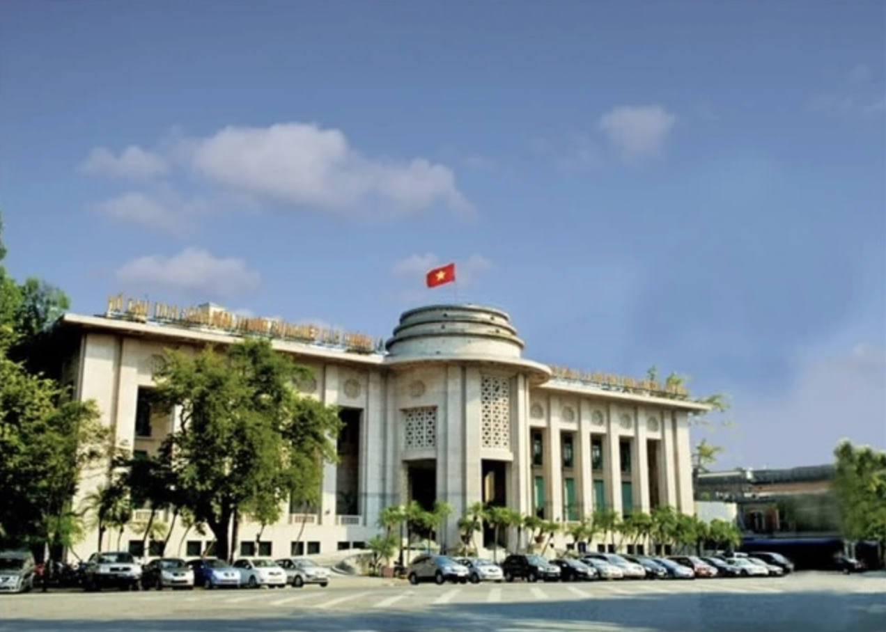 Central bank injects more than 5 trillion VND into market
