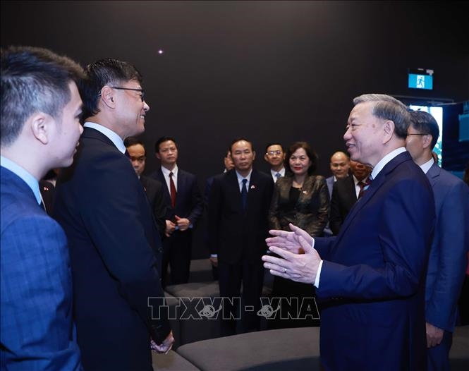 Party chief visits Singapore’s Pansir Panjang Container Terminal