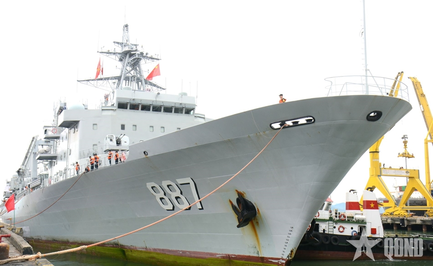 Chinese naval ships visit Da Nang city