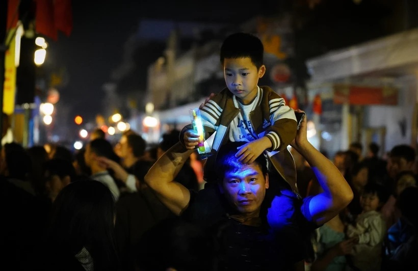 Vietnam saves 448,000 kWh during Earth Hour 2025