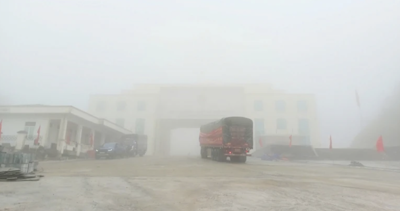 Vietnam-China border gate pair officially opens for trade