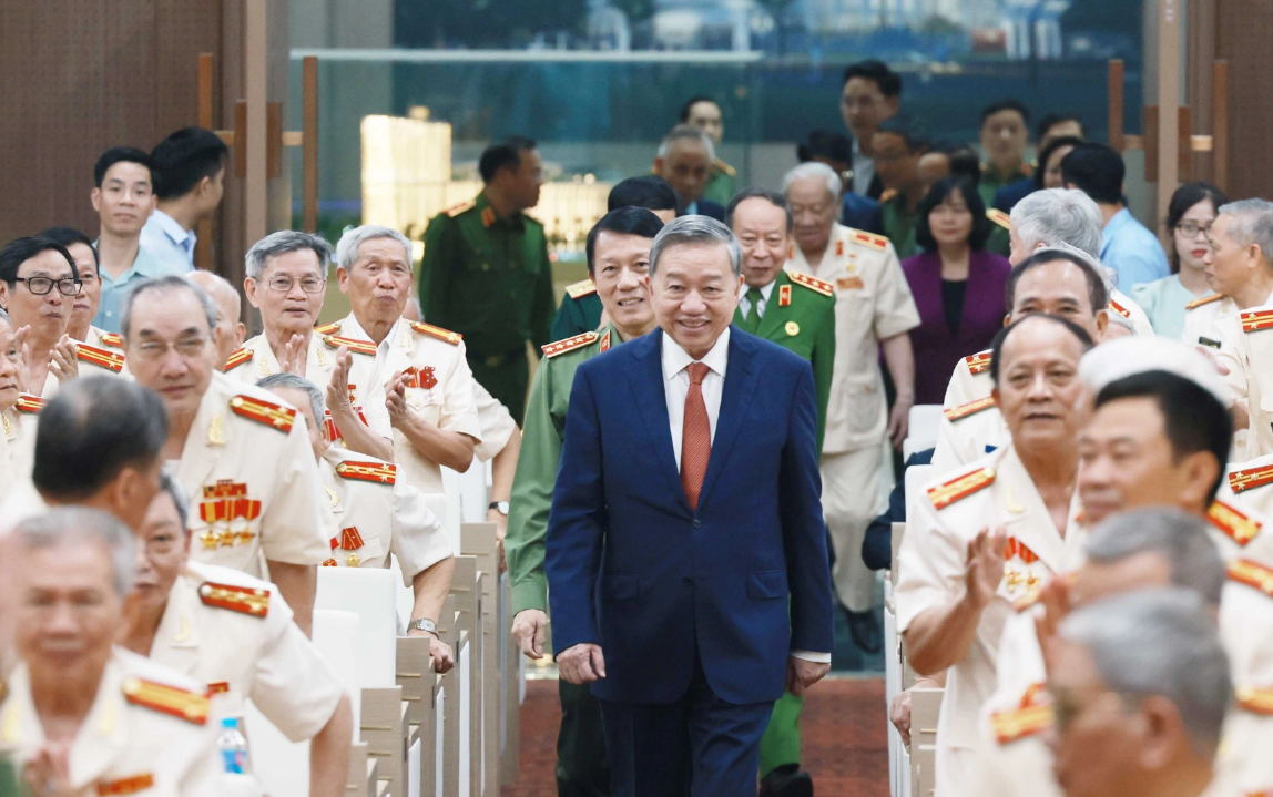Party chief meets former public security officers once serving on ...