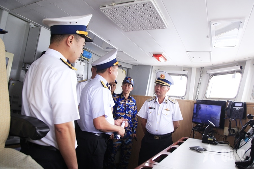 Naval Region 4 leaders inspect frigates to perform defense external duties