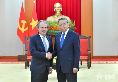 Party leader receives Rosen Partners CEO