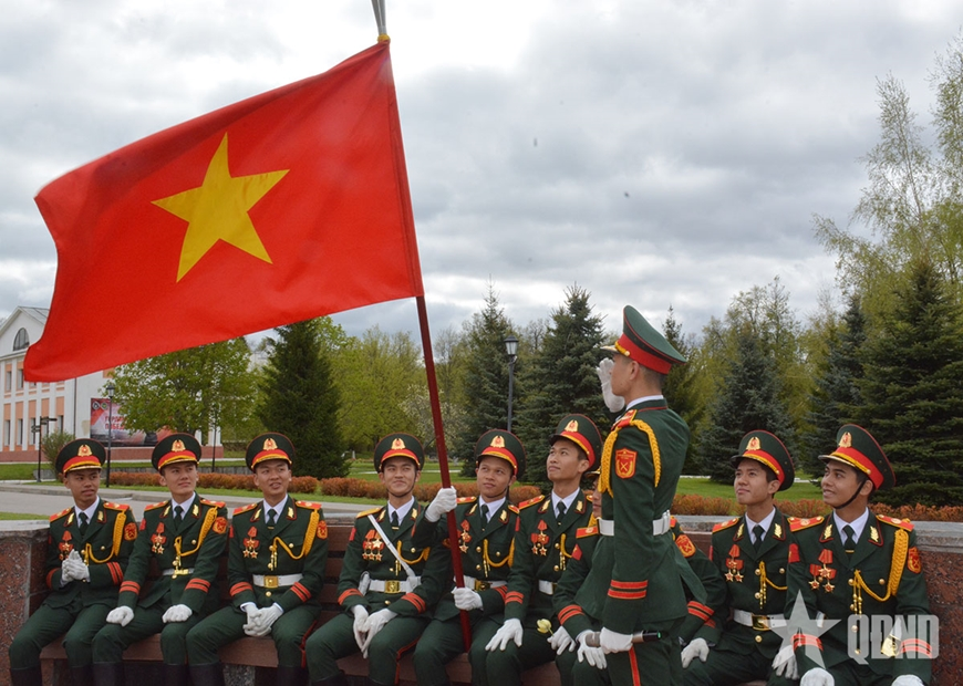 Heart-melting moments of Vietnamese troops joining Red Square Parade