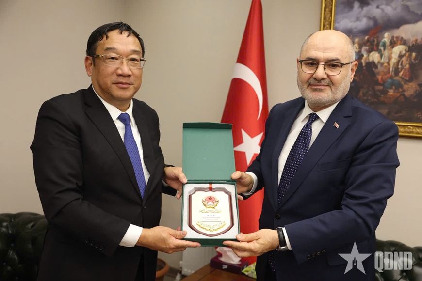 Sr. Lt. Gen. Pham Hoai Nam visits Turkey
