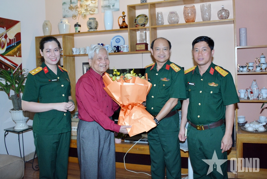 PAN’s delegation visits veteran journalist Ha Dang