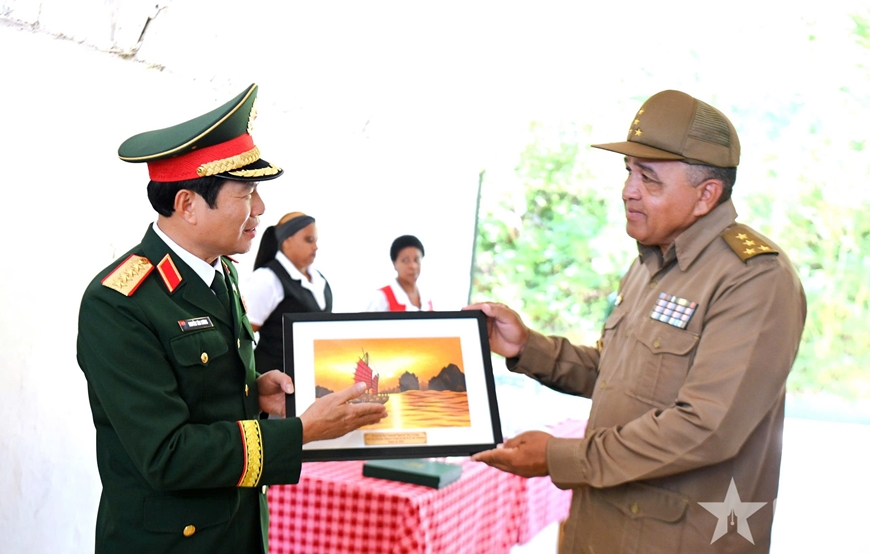 General Nguyen Tan Cuong concludes official visit to Cuba
