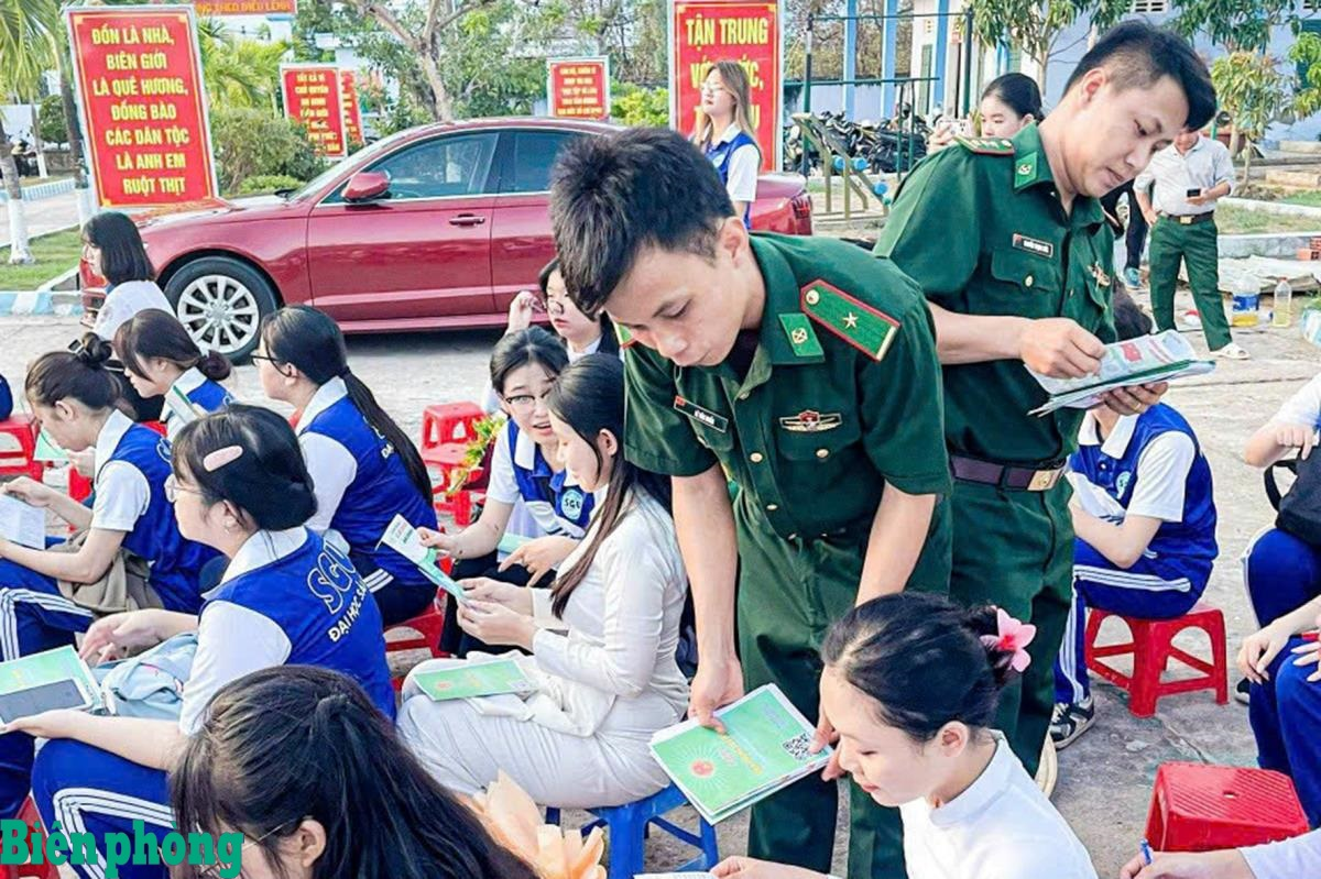 Border guards in hearts of people in border areas