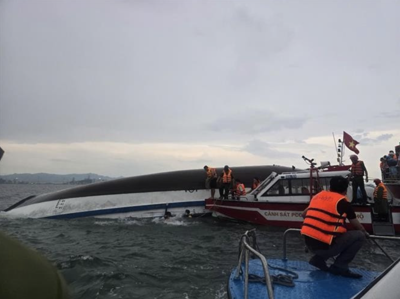 PM orders swift rescue operations following tourist boat capsize in ...