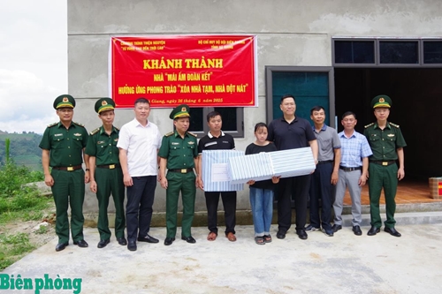 Border guard troops strive to foster solidarity with people