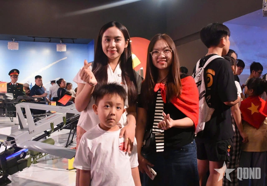 Lao student impressed by Vietnam’s defense achievements