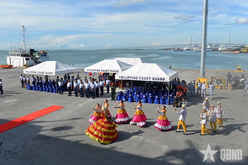 Ship CSB 8002 starts visit and exchange activities in Philippines