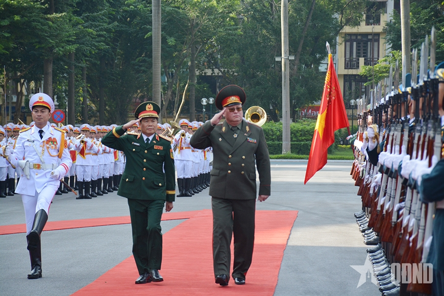 GS Chief General Nguyen Tan Cuong holds talks with Belarusian counterpart