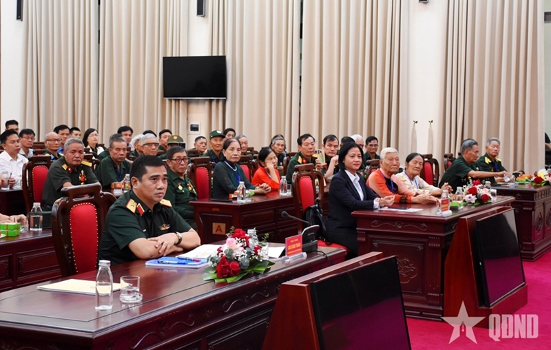 MND meets with national contributors from Dong Nai Province