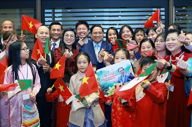 Prime Minister meets Vietnamese community in Algeria