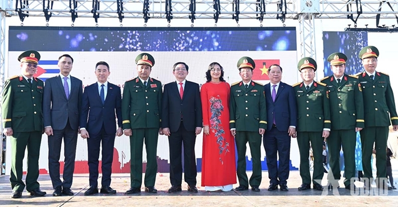 Sr. Lt. Gen. Phung Si Tan pays courtesy call on Cuba’s minister of ...