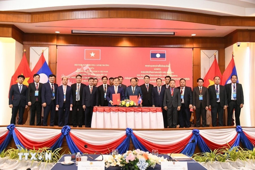 Vietnamese, Lao police forces foster security cooperation