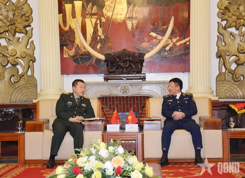 Vietnam Coast Guard Commander receives Chinese Defense Attaché