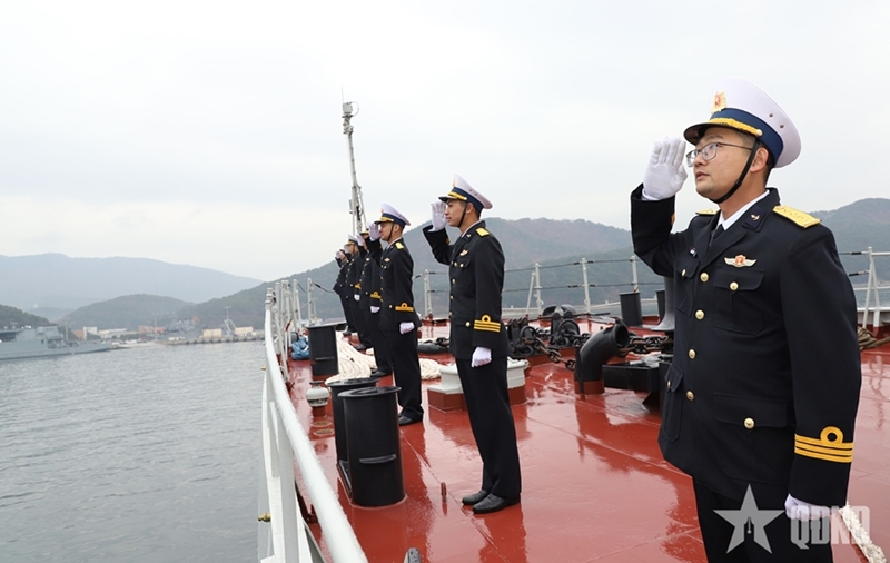 Frigate 015 - Tran Hung Dao arrives at Jinhae Port, starting visit and ...