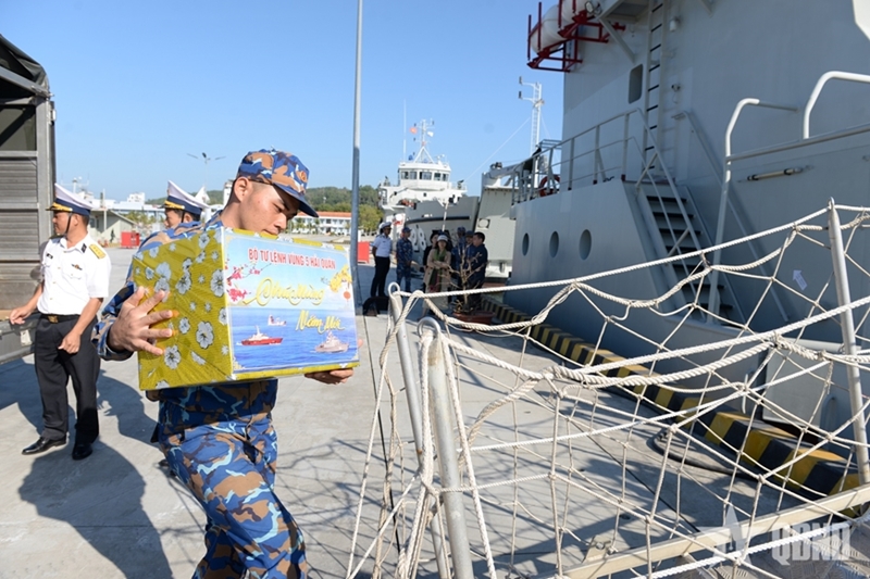 Naval Region 5 brings early Tet to Southwestern waters