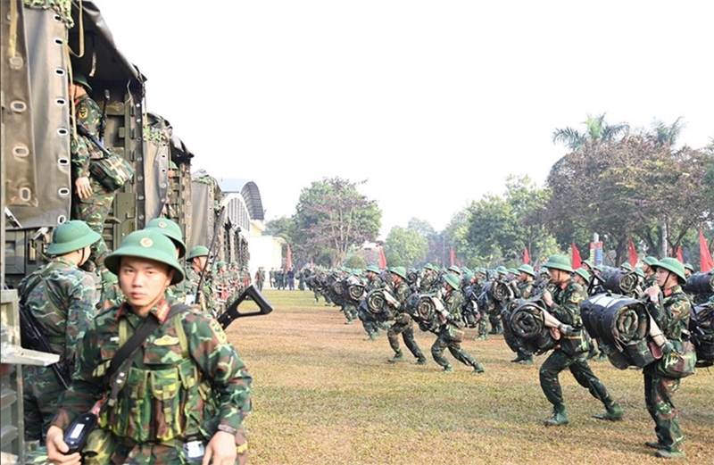 Sr. Lt. Gen. Le Quang Minh inspects combat readiness at Division 316
