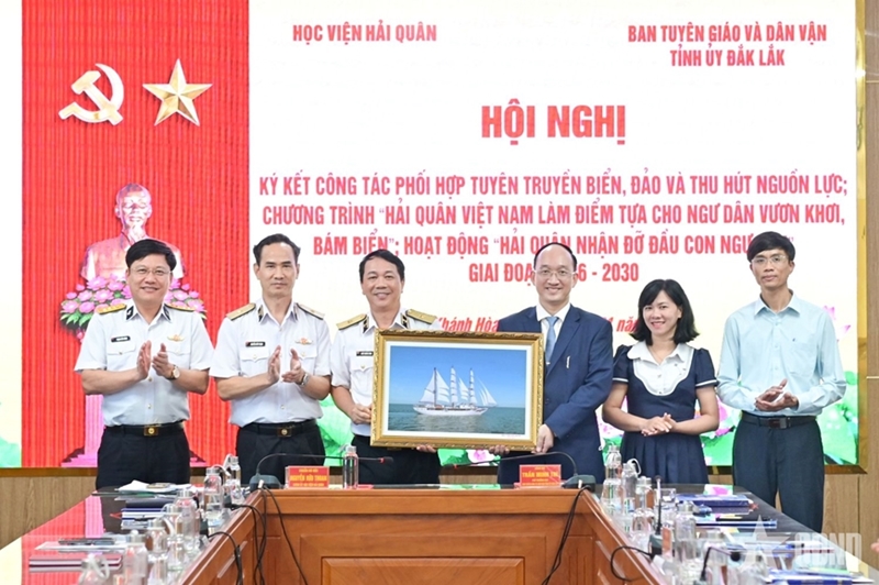 Naval Academy, Dak Lak province boost sea and island information ...