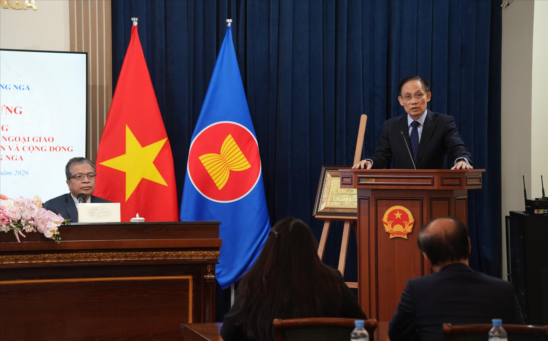 Party chief’s envoy briefs Vietnamese community in Russia on 14th ...