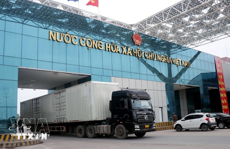 Quang Ninh pilots weekend customs clearance at Mong Cai Int l Border Gate