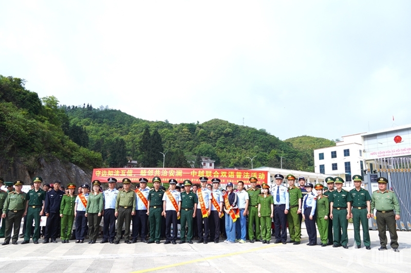 Vietnamese and Chinese units coordinate bilingual legal outreach for ...