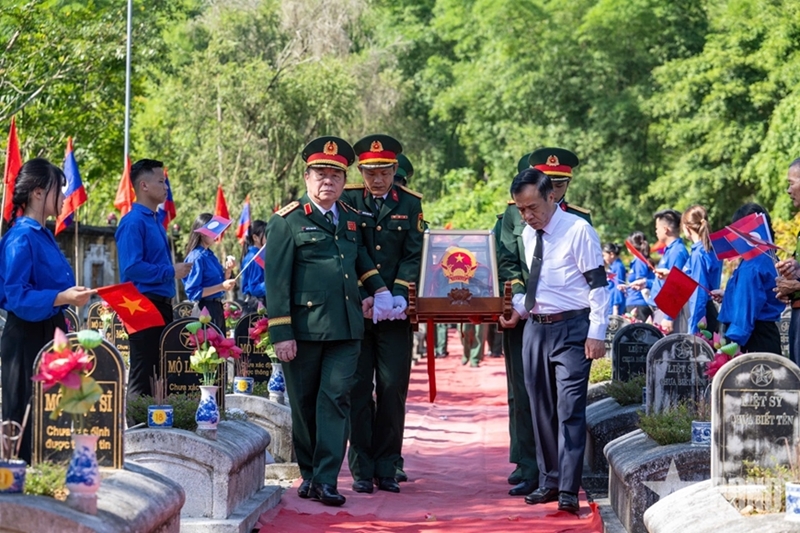 GDP leader attends memorial and burial ceremony for martyrs in Thanh Hoa