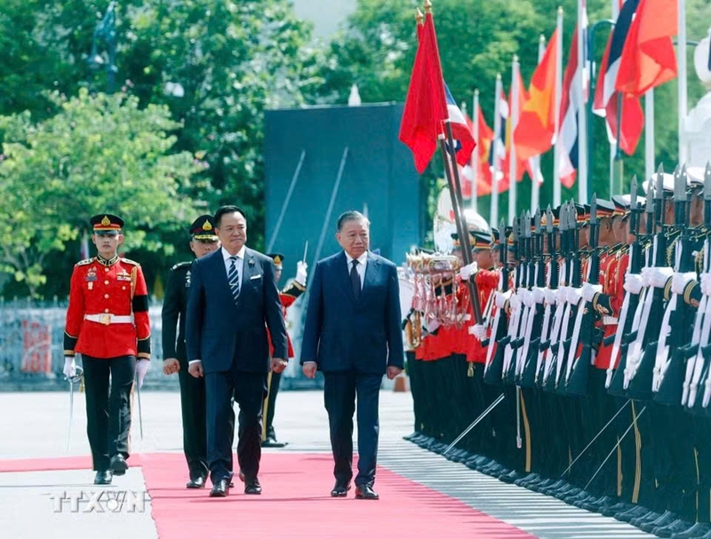 Thai PM chairs official welcome ceremony for Vietnamese Party, State leader