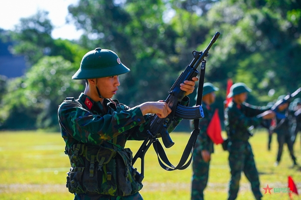 Recruits Complete “Three-explosions” Test