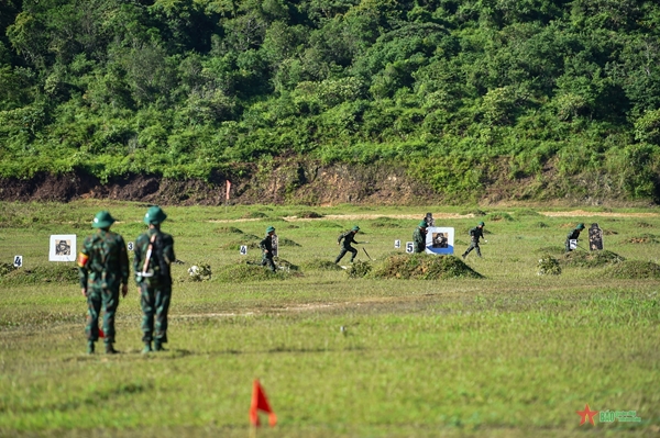 Recruits Complete “Three-explosions” Test