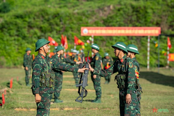 Recruits Complete “Three-explosions” Test