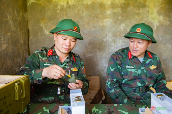 Recruits Complete “Three-explosions” Test
