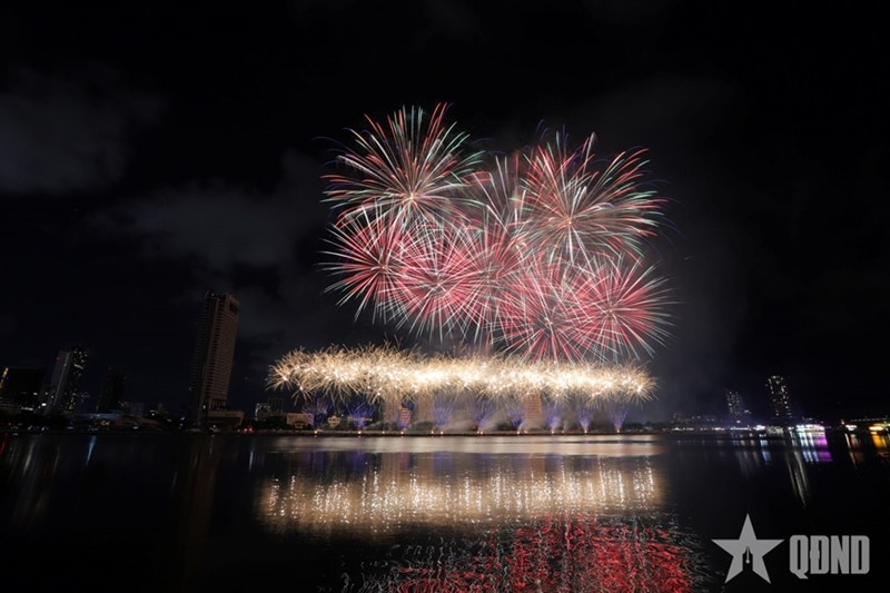 Da Nang International Fireworks Festival 2026 opens