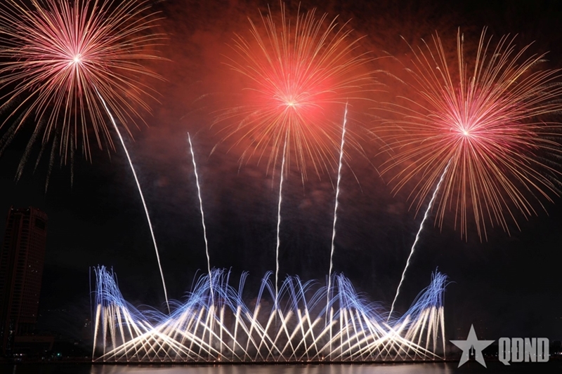 Da Nang International Fireworks Festival 2026 opens