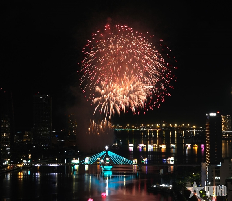 Da Nang International Fireworks Festival 2026 opens