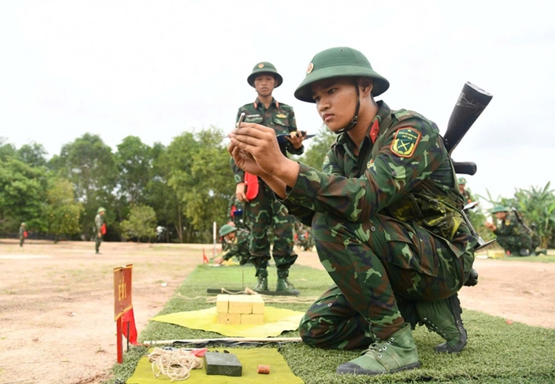 Army Corps 34’ recruits ready for “Three explosions” test